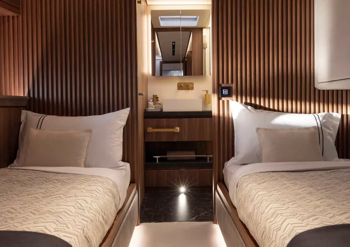 CEFEA yacht for charter (Solaris Yachts, 33.77m, 2020)